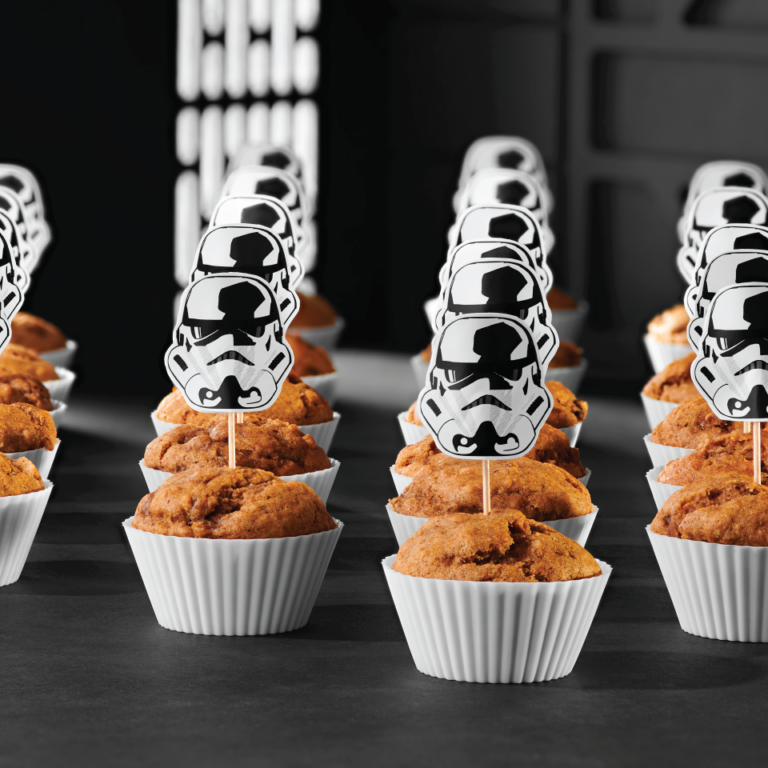 STAR WARS™ Stormtrooper Muffins - Star Wars Milk